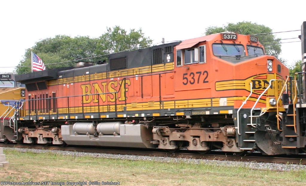 BNSF 5372